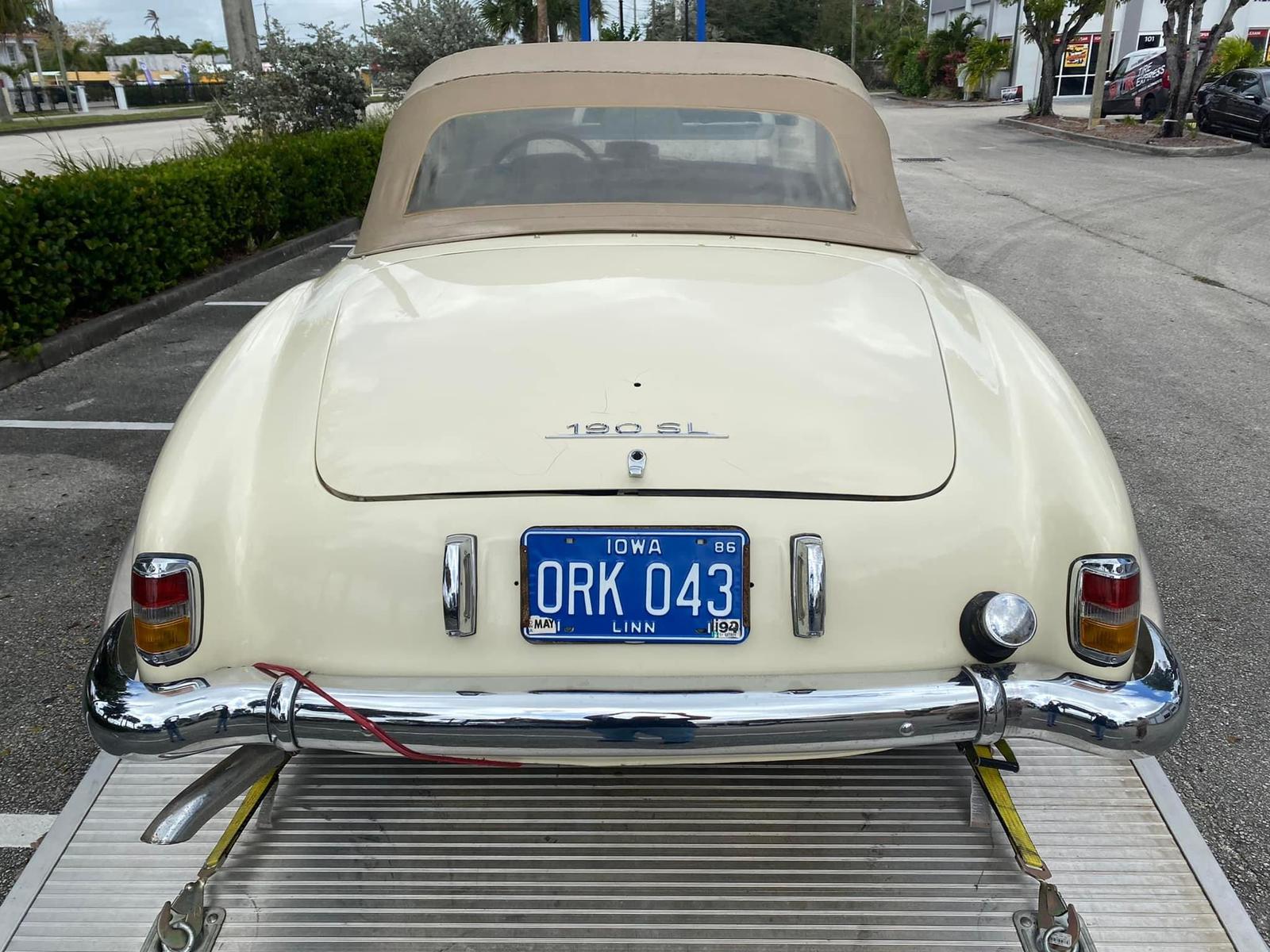 Mercedes 190SL Number: 239 Bucket seats 1955 – Retro Garage 541