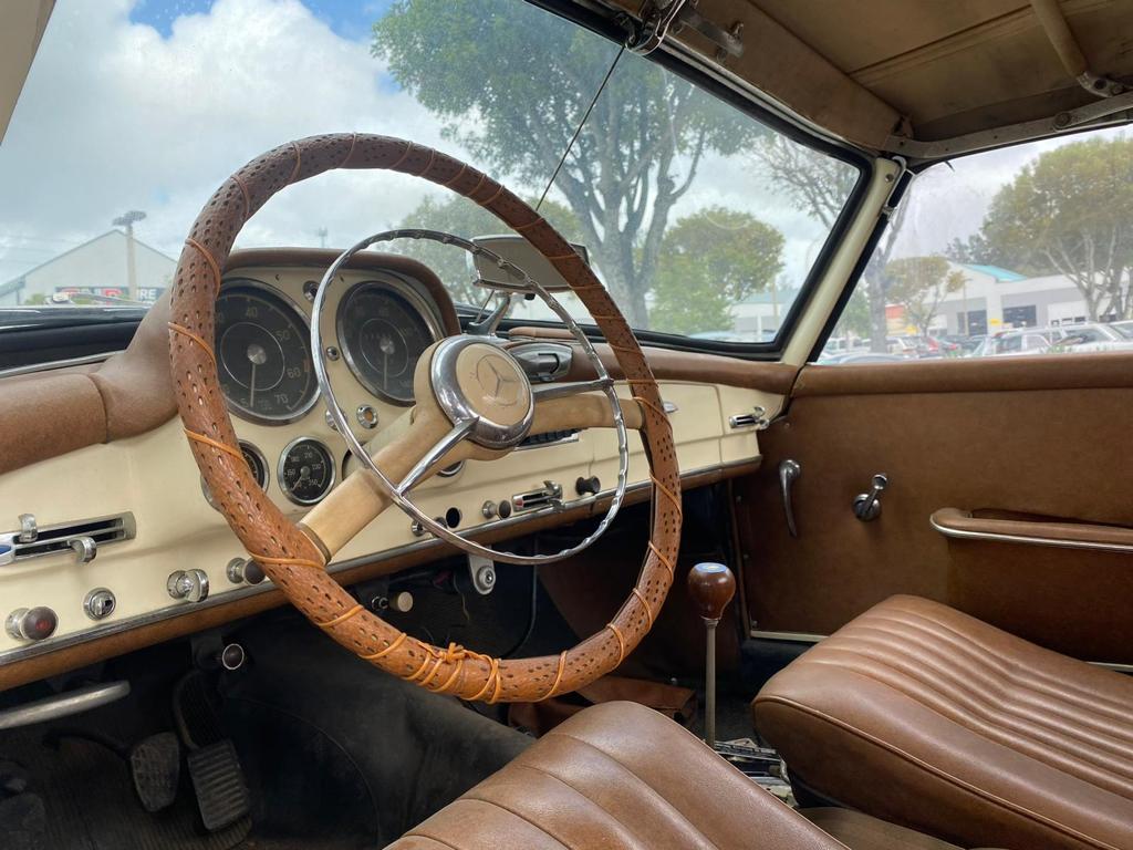 Mercedes 190SL Number: 239 Bucket seats 1955 – Retro Garage 541